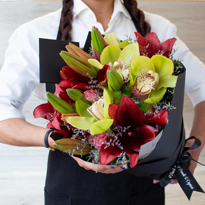 Orquídeas, Lillies Vino, Rosas, Minfer y Limonio